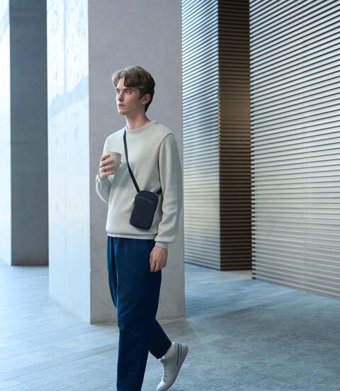 Tumi Harrison BEECH SMALL CROSSBODY POUCH | TUMI Indonesia