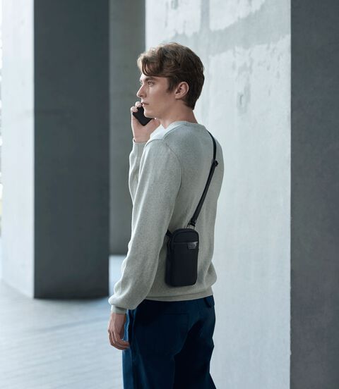 Tumi Harrison BEECH SMALL CROSSBODY POUCH | TUMI Indonesia